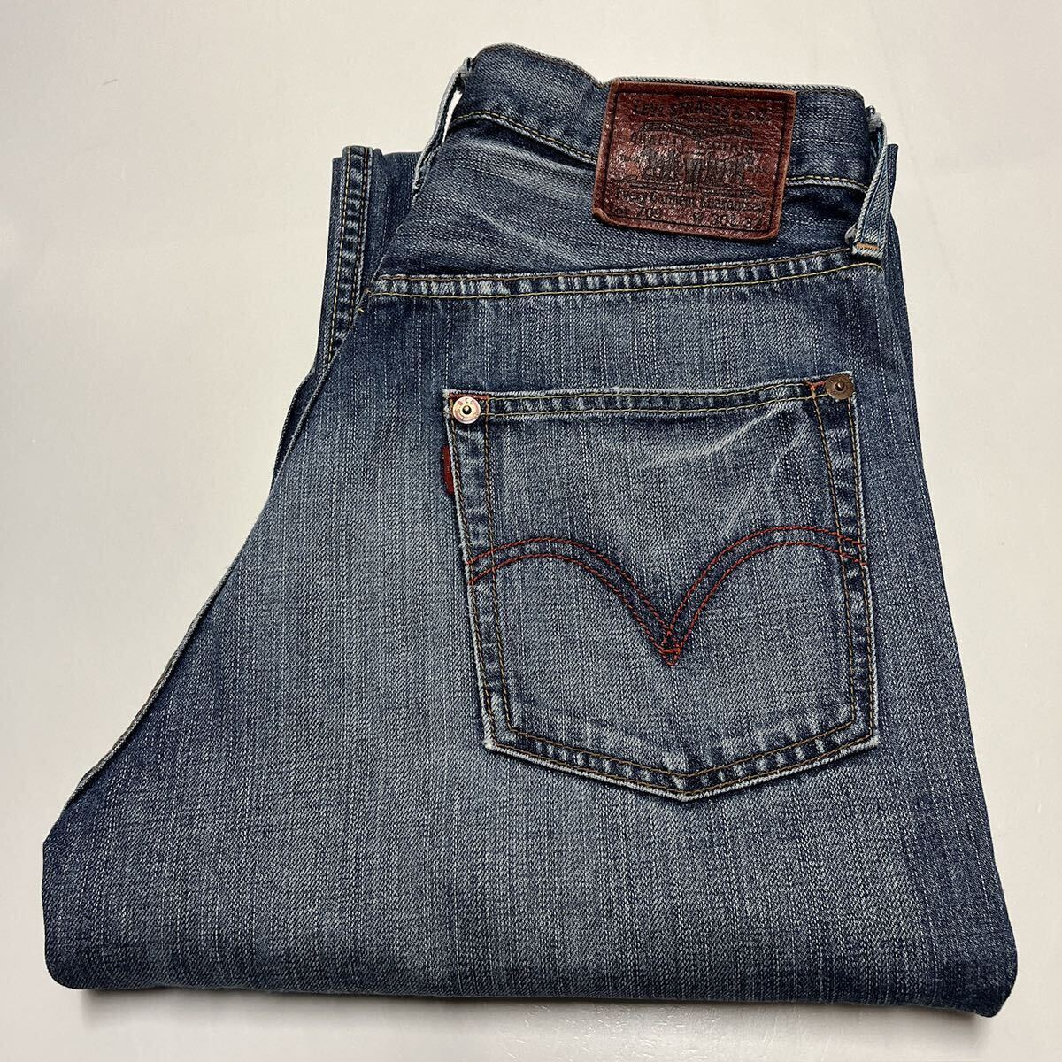 【やや傷や汚れあり】Levis リーバイス 709 多色ステッチ 濃紺 W32 L32 3010-1 00709-0013 ラベル 牛革 ...