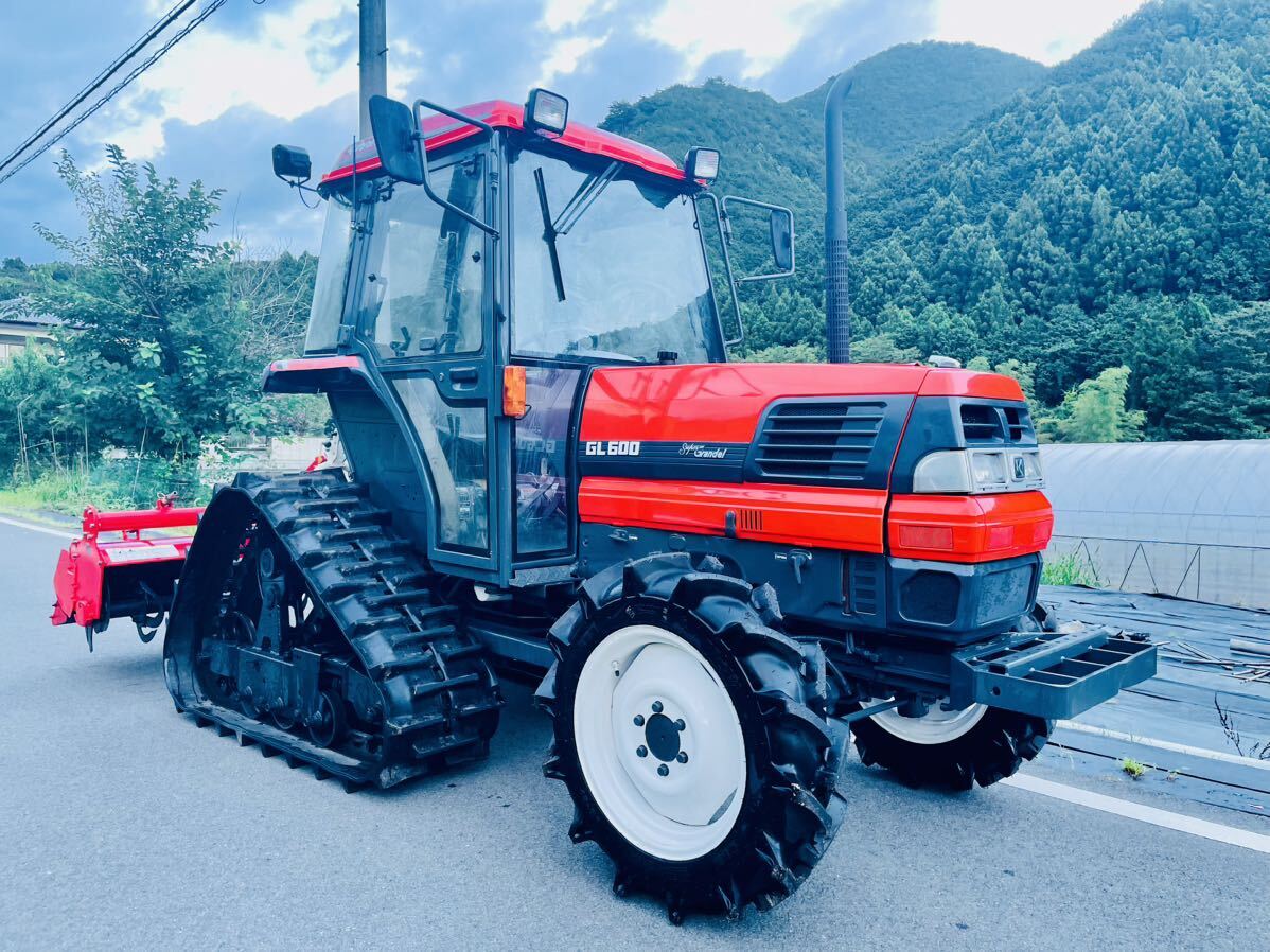 【目立った傷や汚れなし】★クボタトラクターGL600 ★60馬力★ 873時間★ ガゾリンタンク2付き ★パワ クロ ★エアコンキャビン付きの ...
