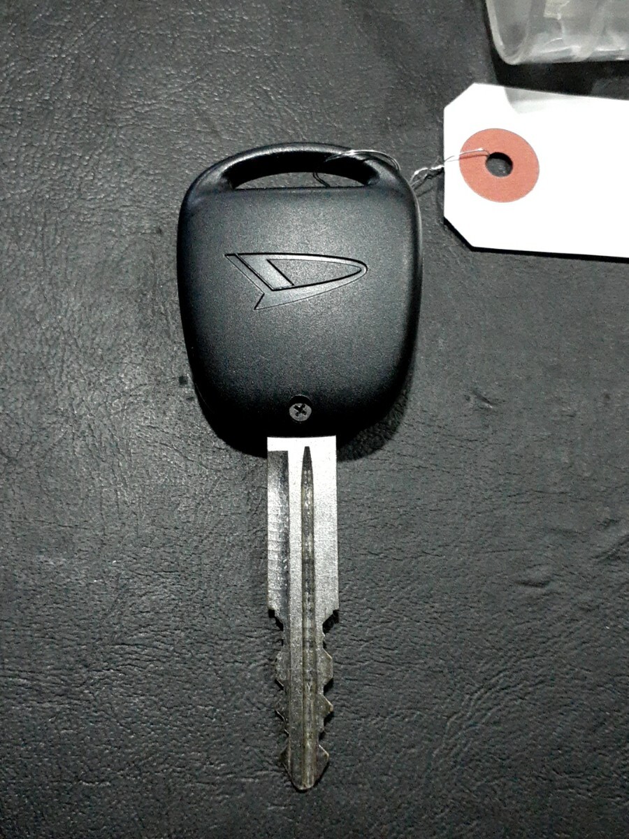 【傷や汚れあり】L550S ムーヴラテ リモコンキー 動作OK まあまあ美品 2ボタン A刻 キーレス ダイハツ 89070-B1040 89070-B1042 89071-B1020 ...
