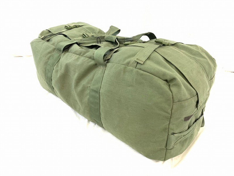 【傷や汚れあり】送料無料【米軍放出品】ダッフルバッグ ミリタリー ボストンバッグ ダブルストラップ サバゲー アウトドア バイク API(80 ...