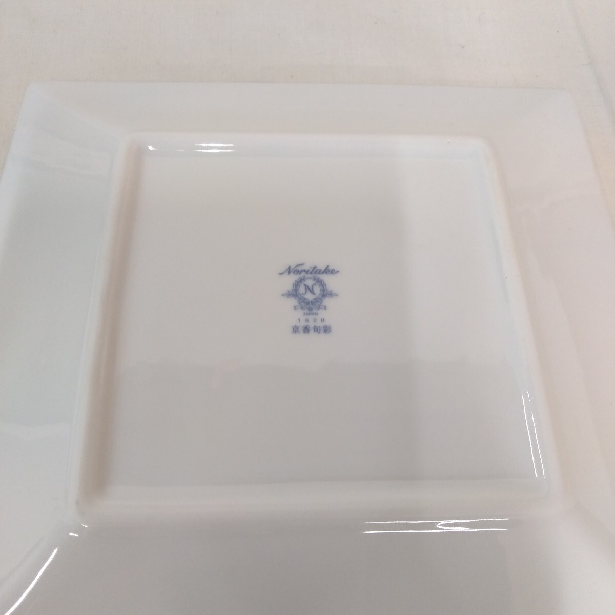 【やや傷や汚れあり】g_t E321 中古 ノリタケ Noritake 京香旬彩 23cm スクエアプレート 加茂茄子 角皿 食器 箱は有りません。の落札情報詳細 - Yahoo!オークション ...