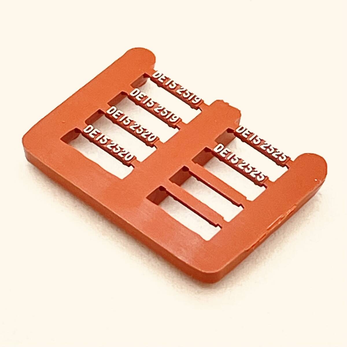 【未使用】TOMIX DE15用 ナンバープレート(朱) 1ランナー入り 2240 JR DE15-2500形ディーゼル機関車(JR西日本仕様・単線用ラッセルヘッド付)のバラシの落札情報詳細 ...