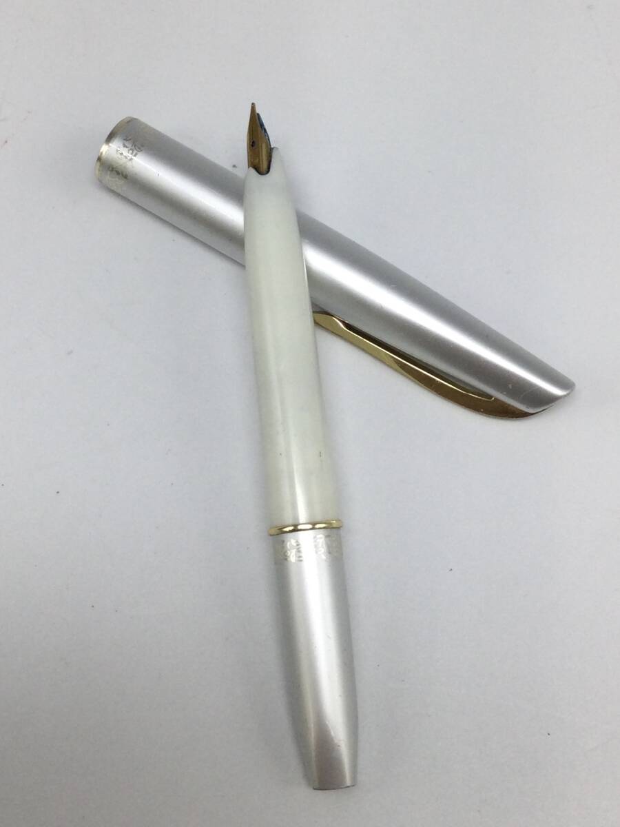 【やや傷や汚れあり】RR81 【インク切れ】万年筆 PLATINUM プラチナ ペン先 18K 刻印 シルバー×ゴールドカラー 筆記具 文房具 ...