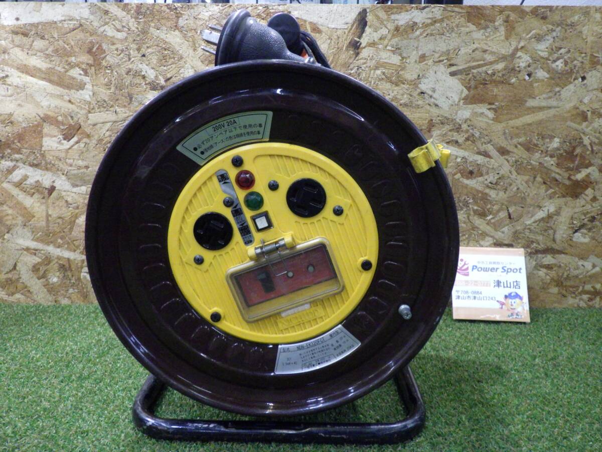 【やや傷や汚れあり】日動 電工ドラム NDN-EK320FCT 全長20m 三相200V 2口 太さ3.5sq 3心 アース・ブレーカー付き コードリール 中古品 [発送サイズ100 ...