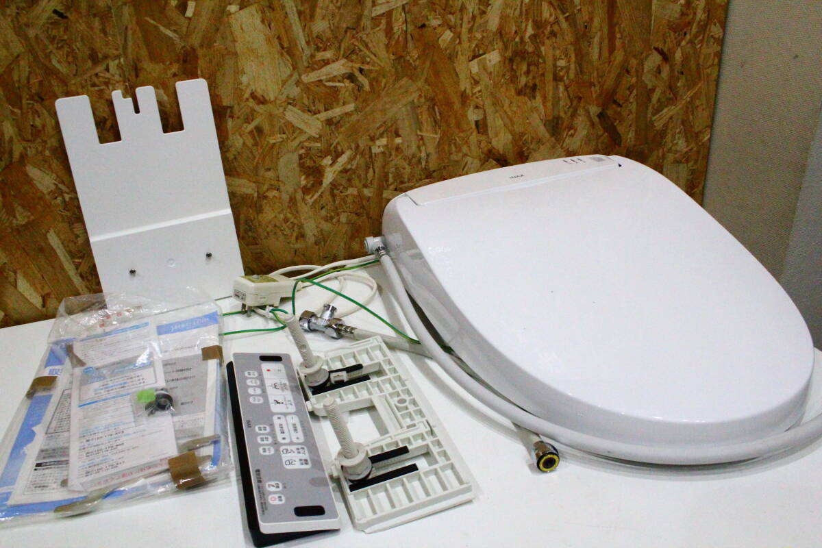 【やや傷や汚れあり】KJ02030 LIXILリクシル INAXイナックス リモコン式シャワートイレRWAタイプ CW-RWA3 ピュア ...