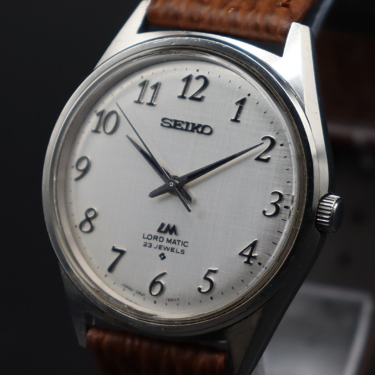 【目立った傷や汚れなし】SEIKO LM LORDMATIC セイコー ロードマチック 自動巻き 5601-9000 23石 全数字 絹目文字盤 1975年製 諏訪工場 新品革ベルト メンズ腕 ...