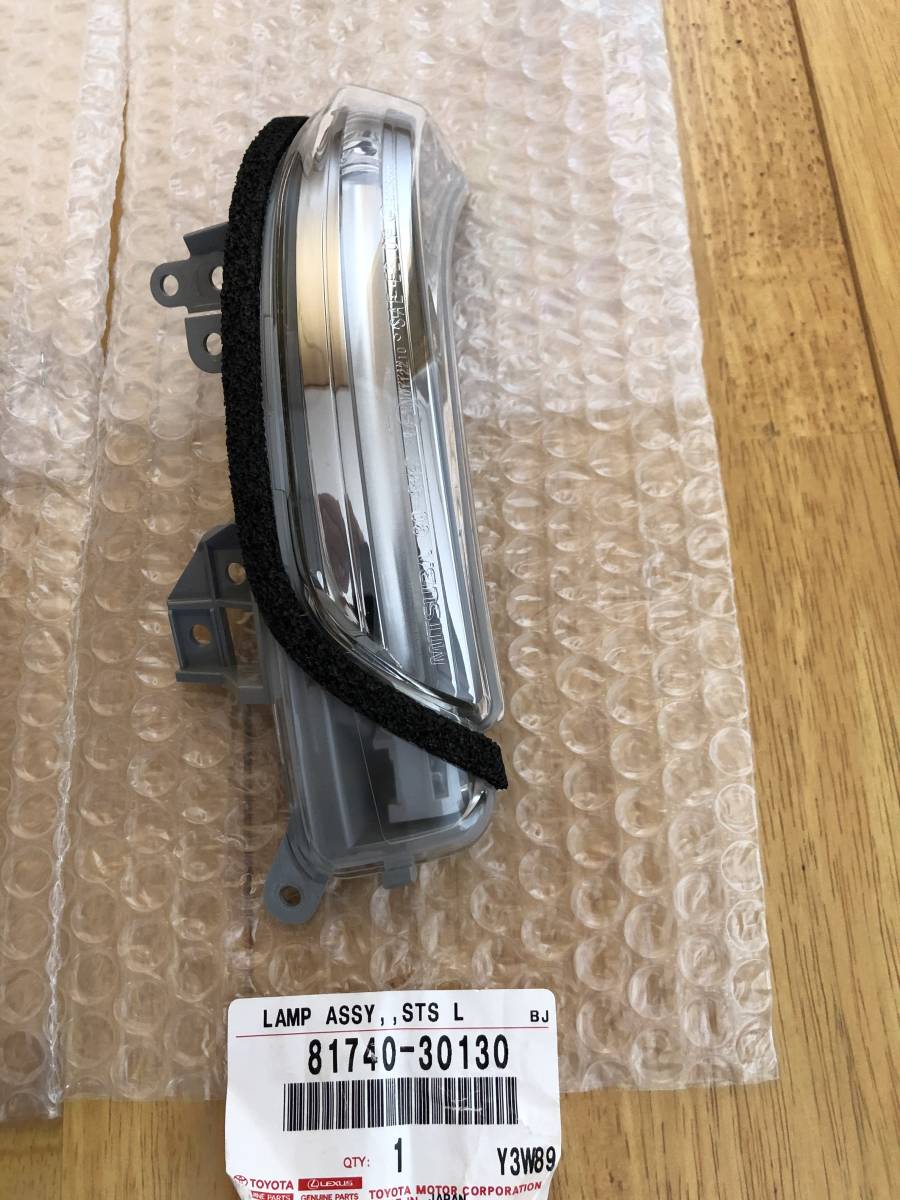 中古品 トヨタ 純正 LED ドアミラーウインカー 81740-30130 81730-30140 左右セット 30 プリウスの落札情報詳細 ...