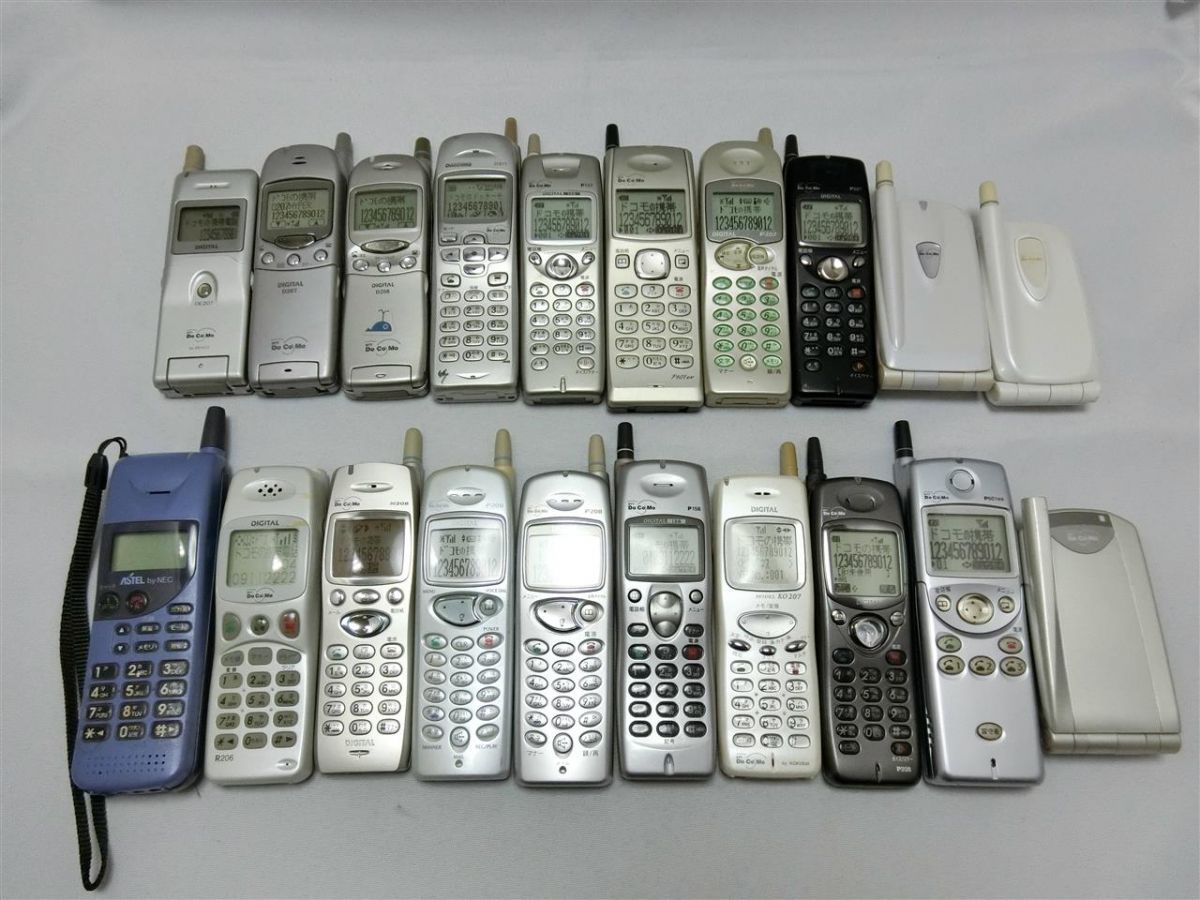 Docomo ガラケー携帯 モックアップ 大量セット20台 N208/P156/D208/R206/P601eV/P601es/P207 ...