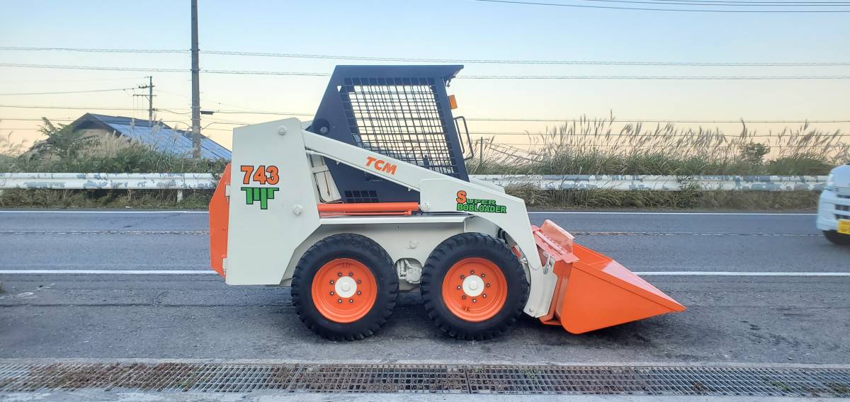 【中古】TCM 604スキッドステアローダー ☆ ボブキャット ☆ 604 bobcat ☆タイヤ新品 の落札情報詳細| ヤフオク落札価格情報 オークフリー