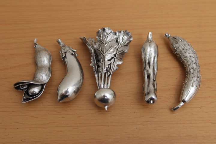 【新品】未使用 SILVER OHNO シルバーオオノ すず製 野菜箸置き揃 枝豆 ナス カブ 唐辛子 きゅうり 銀 箱あり ＃60 ※27の ...