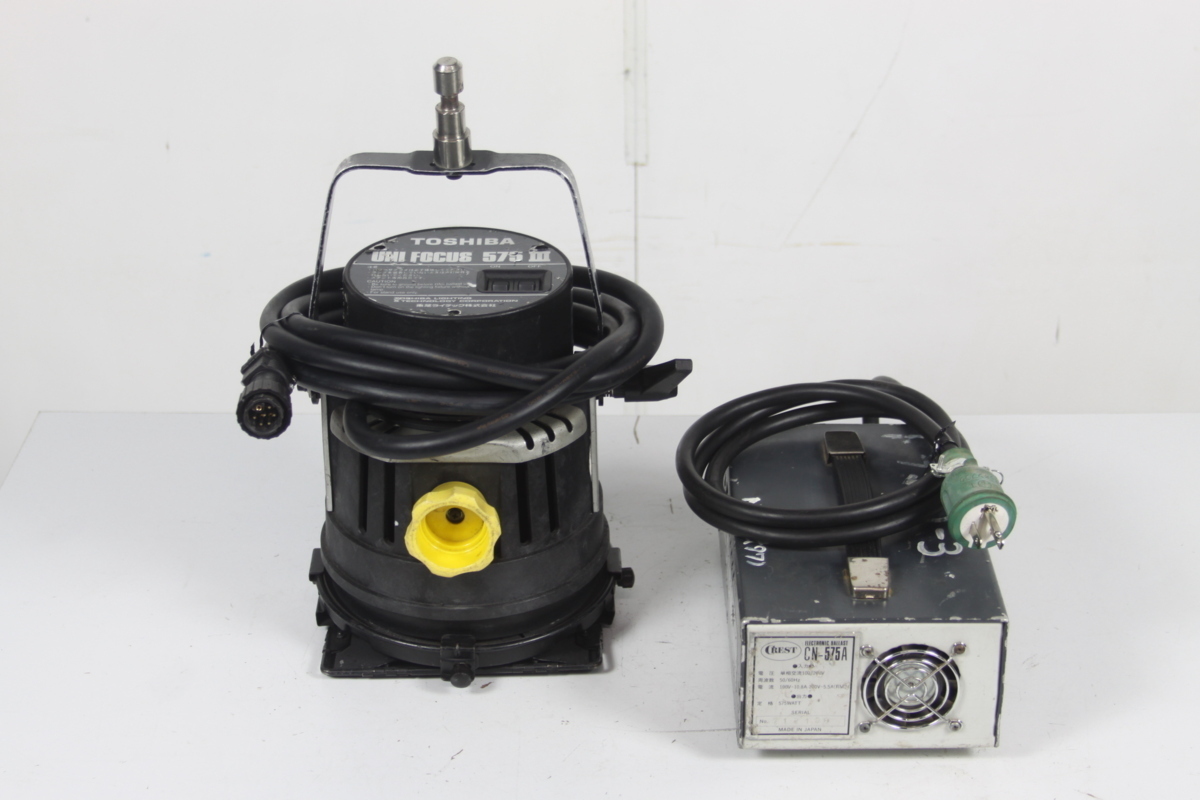 【やや傷や汚れあり】CREST CN-575A バラスト TOSHIBA UNI FOCUS 575Ⅲ UFH-5Ⅲ ライティング 舞台 ...