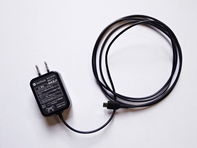 【目立った傷や汚れなし】 SoftBank 純正品 携帯電話充電器 ACアダプタ SHCEJ1 ソフトバンク SHARP AC ADAPTER ...