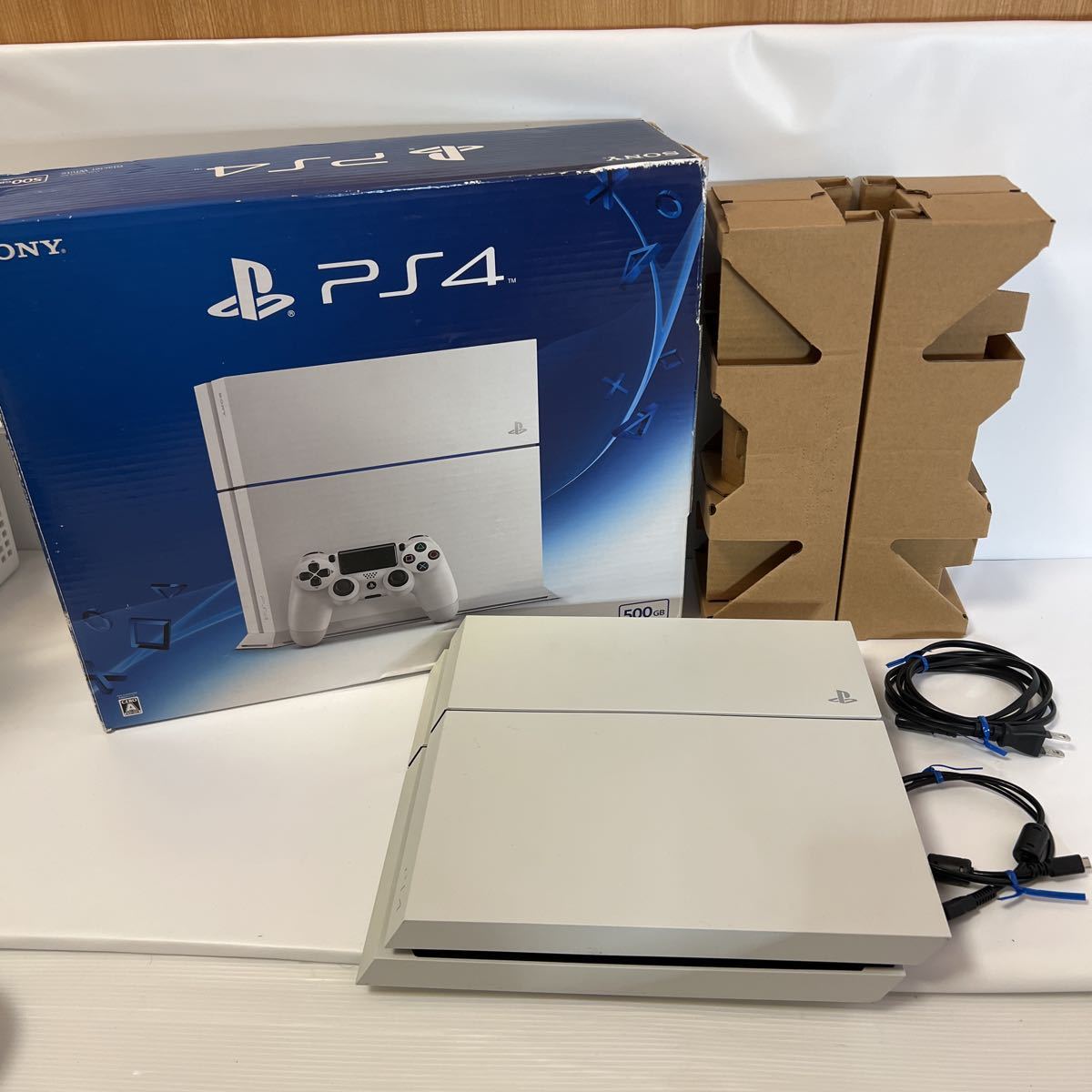 【目立った傷や汚れなし】1円スタート〜 PS4 SONY PlayStation4 PS4本体 プレステ4 プレイステーション4 外箱付き 本体 グレイシャーホワイト 1200 500GB ...