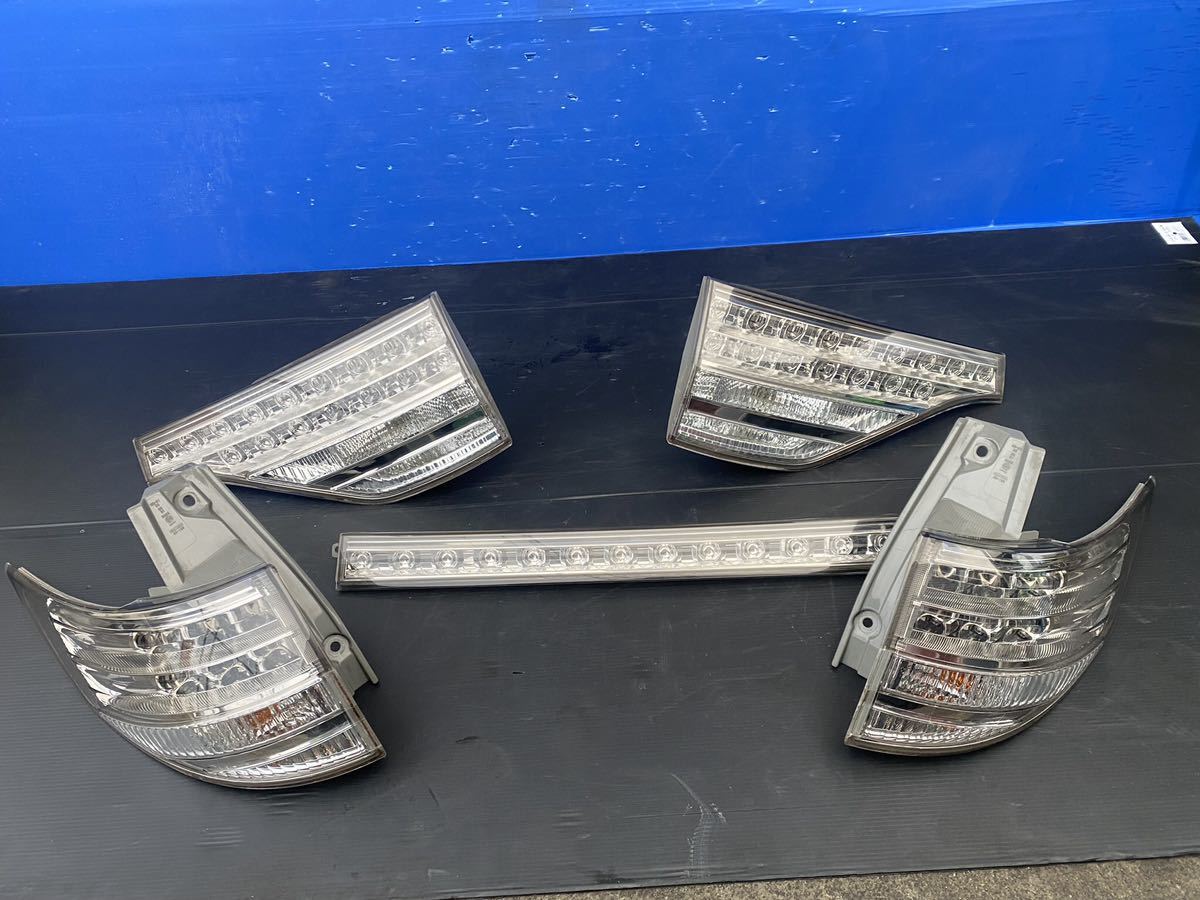 【やや傷や汚れあり】中古トヨタエスティマ純正 Acr50w Acr55w Gsr50w Gsr55w エスティマ テールランプ フィニッシャー