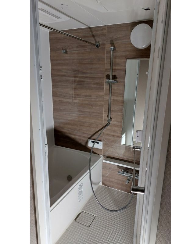 【目立った傷や汚れなし】ABF30 モデルR展示設置品 LIXIL 1618 ユニットバス シャワー・サーモS・トラップ付き 換気扇・タブレット：ダミー W1600 H2000 D1800の ...