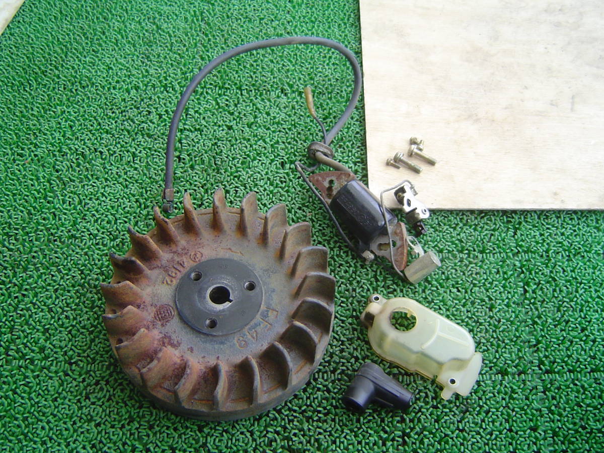 【傷や汚れあり】80＊ロビン エンジン EY18-3D ポイント点火タイプ FF4980 イグニッションコイル 点火コイル コンタクトポイント ...