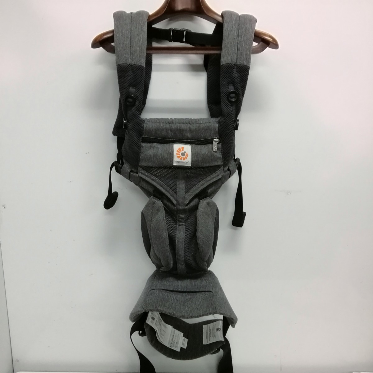 【目立った傷や汚れなし】ergobaby OMNI360 COOLAIR エルゴベビー オムニ 抱っこひも 抱っこ紐 グレーの落札情報詳細 - ヤフオク落札価格検索 オークフリー