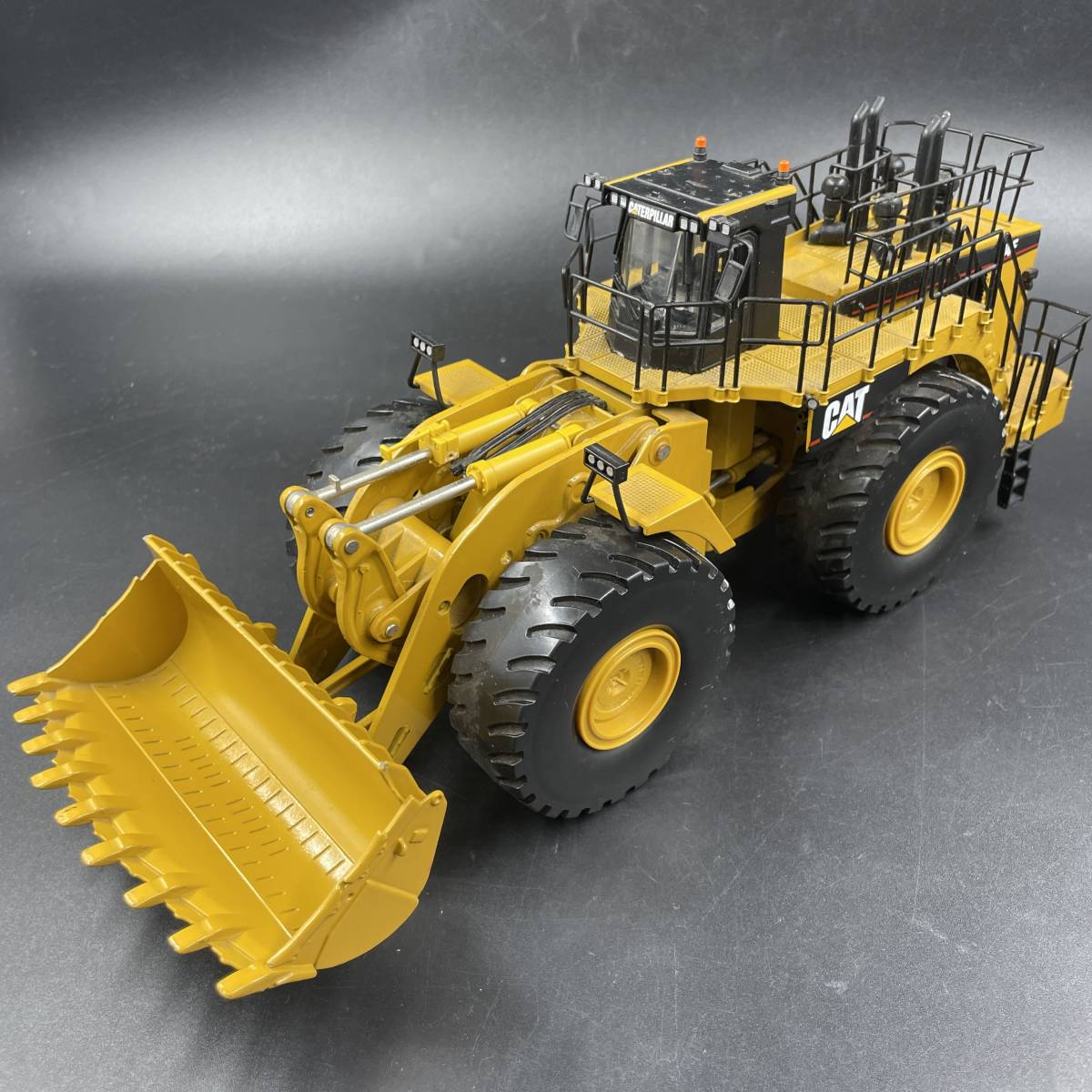 【傷や汚れあり】精密モデル 1/50 ノースコット Norscot CAT 994F 大型 ホイールローダ 中古品 ダイキャスト ショベル ...