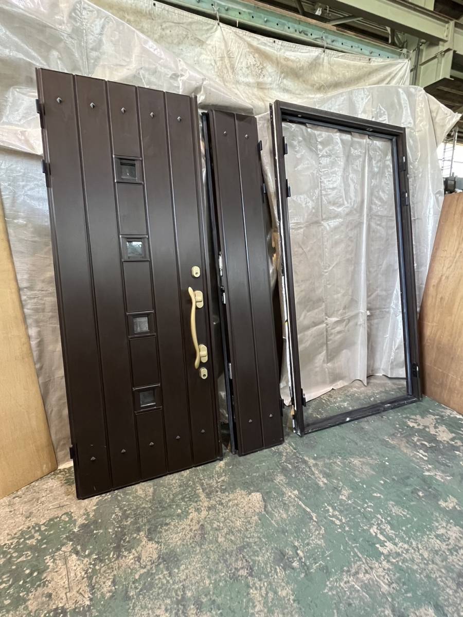 【やや傷や汚れあり】101401新日軽アルミサッシ ダークブラウン木目調 親子玄関ドア枠セット ガレージ車庫倉庫事務所に直の落札情報詳細 - Yahoo!オークション落札価格検索 オークフリー