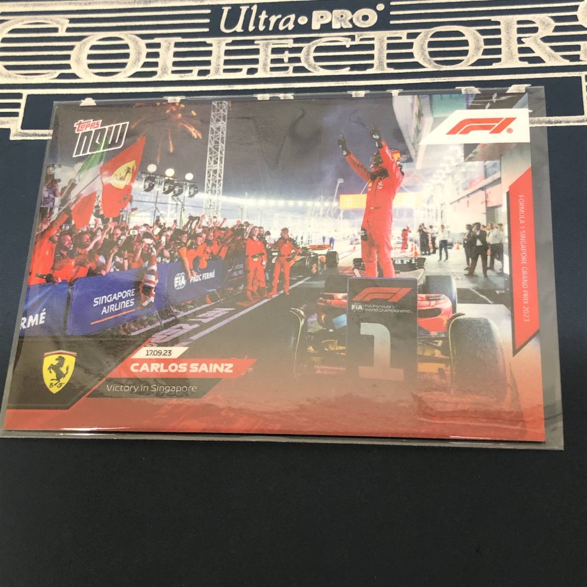【目立った傷や汚れなし】2023 F1 Topps Now Carlos Sainz Ferrari Victory in Singapore ...