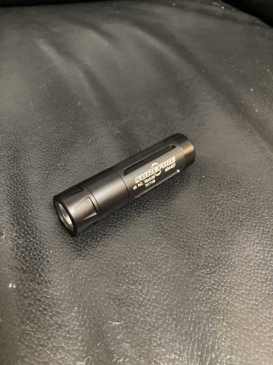 【目立った傷や汚れなし】 1円〜 SUREFIRE TITAN T1A-BK-WH タイタンledライト シュアファイア CR123 無段階 ...