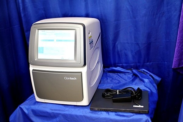【やや傷や汚れあり】21年製 Clontech/タカラバイオ Real-Time PCR System CronoSTAR 96 ノートPC ...