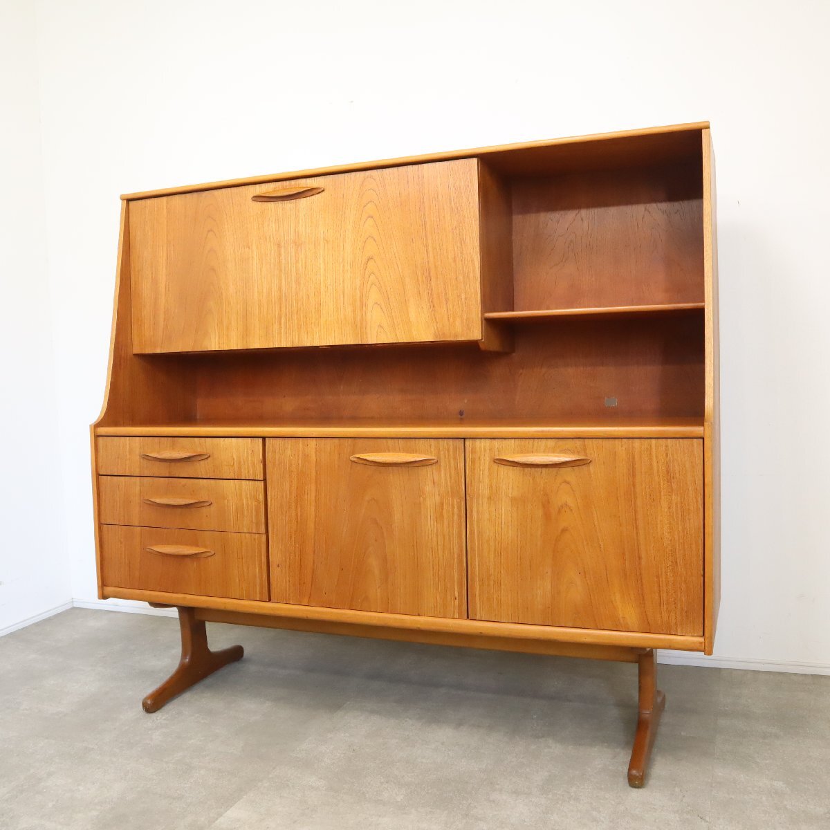 【目立った傷や汚れなし】IZ63784C★英国 Austinsuite ヴィンテージ サイドボード 北欧 スタイル W131cm リビングボード ミッドセンチュリー ビンテージの落札情報詳細 ...