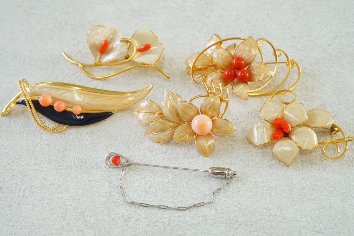 【やや傷や汚れあり】B1498 本珊瑚 赤珊瑚 ブローチ ヴィンテージ アクセサリー 大量 セット まとめて おまとめ まとめ売り 天然さんご ...