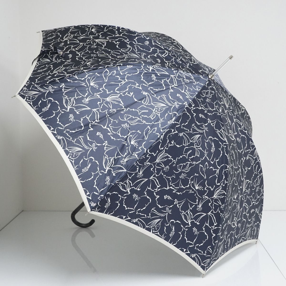 【やや傷や汚れあり】傘 Pierre Cardin ピエールカルダン USED美品 耐風傘 フラワー ネイビー ジャンプ グラス骨 60cm ...