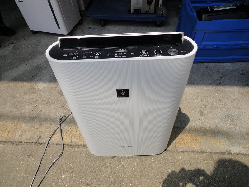 【傷や汚れあり】Kメも1696 シャープ 加湿空気清浄機 KC-J50-W プラズマクラスター7000 家電 電化製品 花粉対策 動作確認済み ...