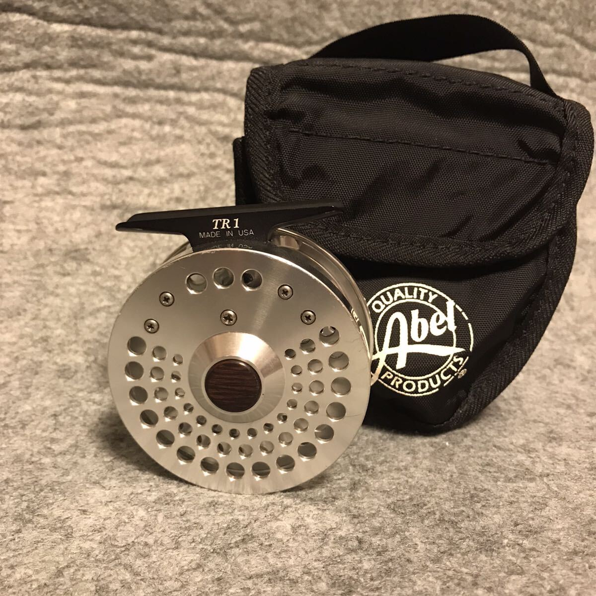 【やや傷や汚れあり】※ 完動品 中古良品 Abel TR1 TR-1 Fly Reel シルバー Silver ＃3/4 エーベル フライリール 3番 4番ライン用 に小型リール MADE ...