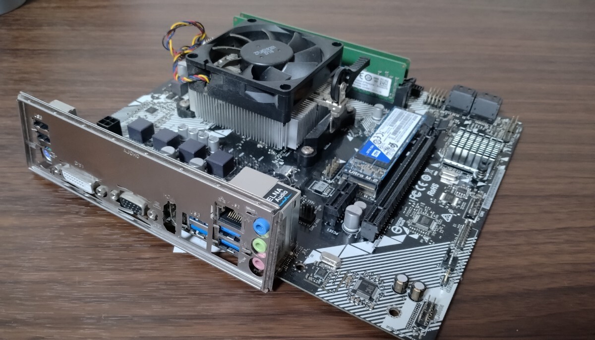 【傷や汚れあり】マザーボードASRock:A320-HDV・メモリ：16GB・SSD:500GB・AMD Athlon 200GE with ...