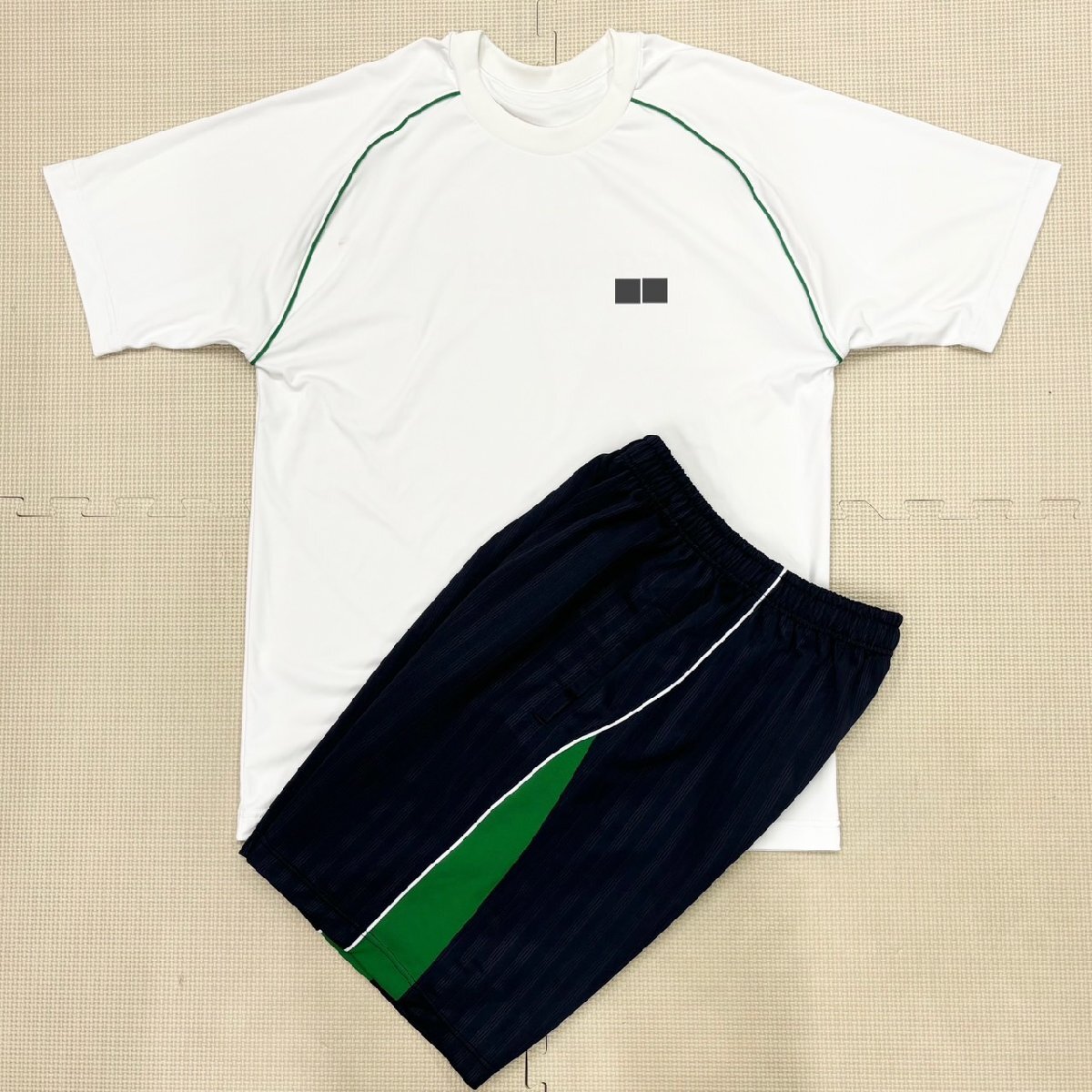 【やや傷や汚れあり】K109/S1432(中古) 兵庫県 東灘高校 体操着 2点 /指定品/校名入り/半袖/着丈:約69cm/ハーフパンツ/O/白×紺×緑/parerumo/男子生徒/卒業生品 ...