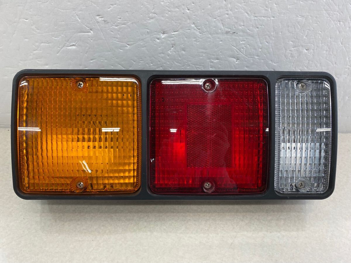 【やや傷や汚れあり】61128 19 三菱 ふそう ファイター 純正 左 テールランプ ML250087 24V トラックの落札情報詳細 ...