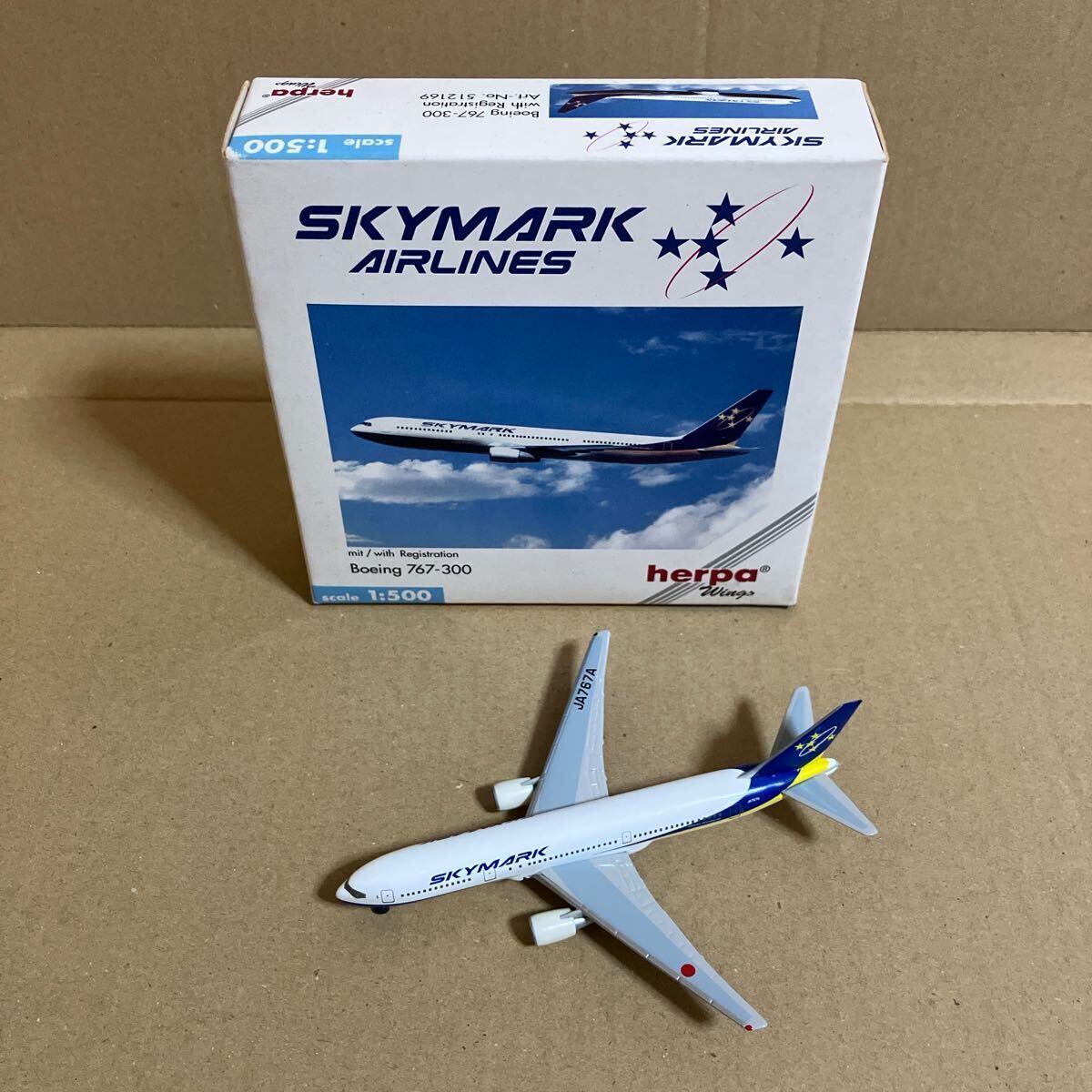 【傷や汚れあり】 herpa Wings 1/500 スカイマーク B767-300 旧塗装【中古品】 SKY MARK AIRLINESの ...