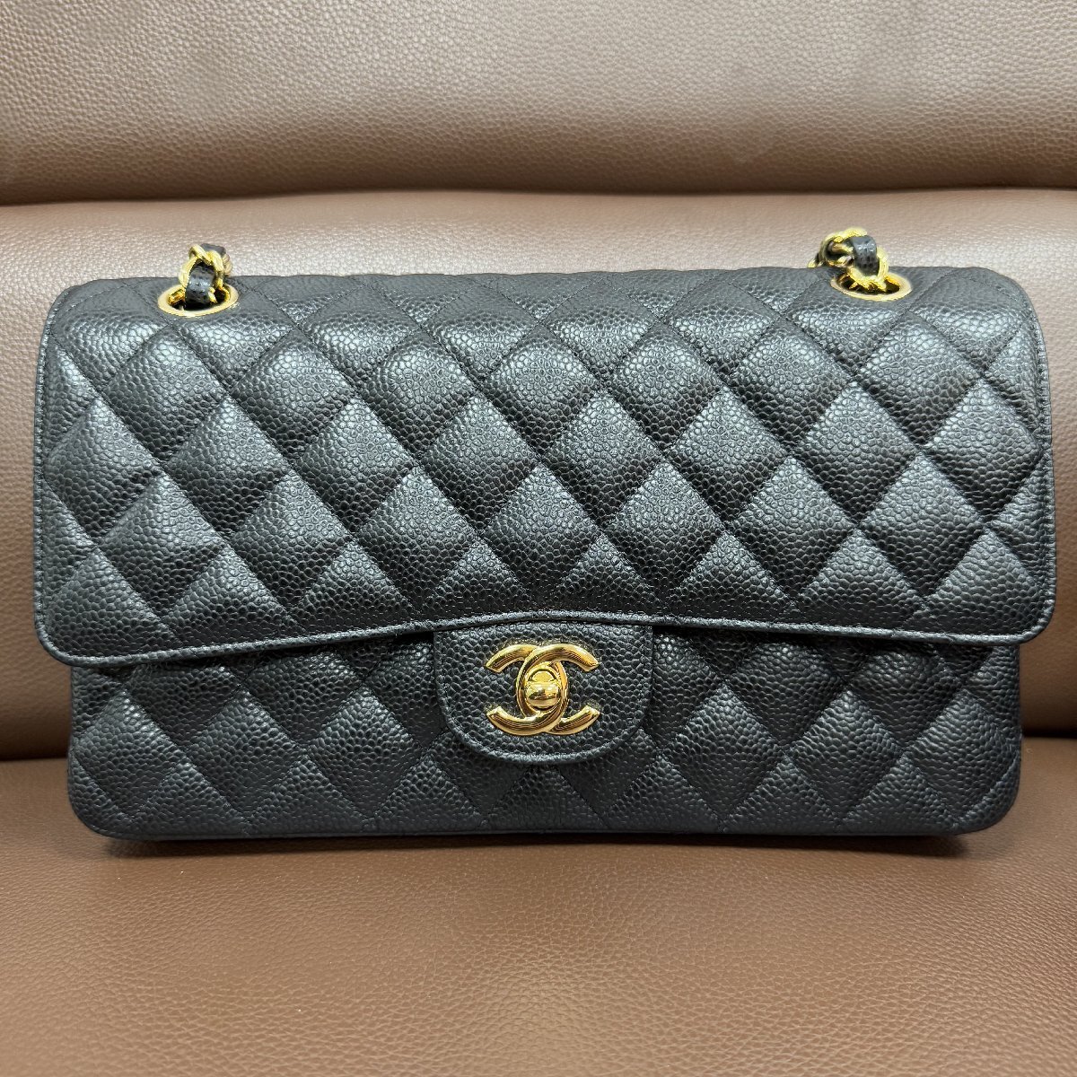 【未使用に近い】新品未使用 ※CHANEL シャネル※ A01112 ダブルフラップマトラッセ キャビアスキン ゴールド金具 チェーンショルダーバッグの落札情報詳細 - Yahoo ...