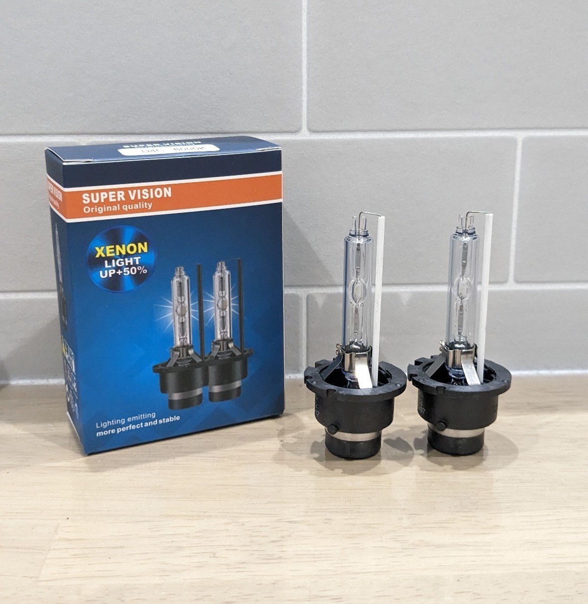 【未使用】新商品☆超大人気☆6000k 純正 交換 タイプ HID交換用バルブ 爆光 4000lm D2C/D2S/D2R 35W 6000K HID HIDバルブ 車検対応 HIDバーナーの ...