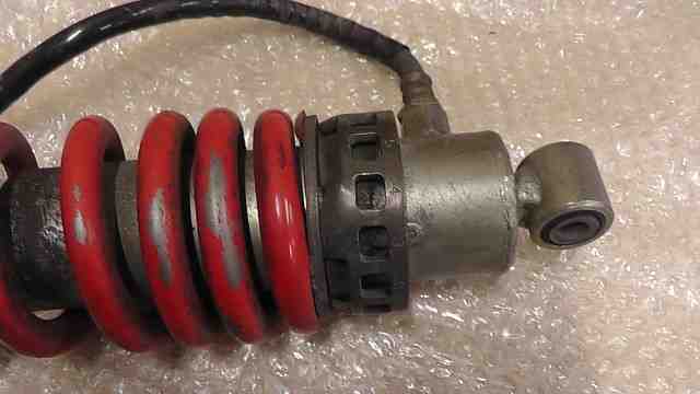 【やや傷や汚れあり】CB-1 NC27-1051xxx の リアサスペンション *1746775783 中古の落札情報詳細 - Yahoo!オークション落札価格検索 オークフリー