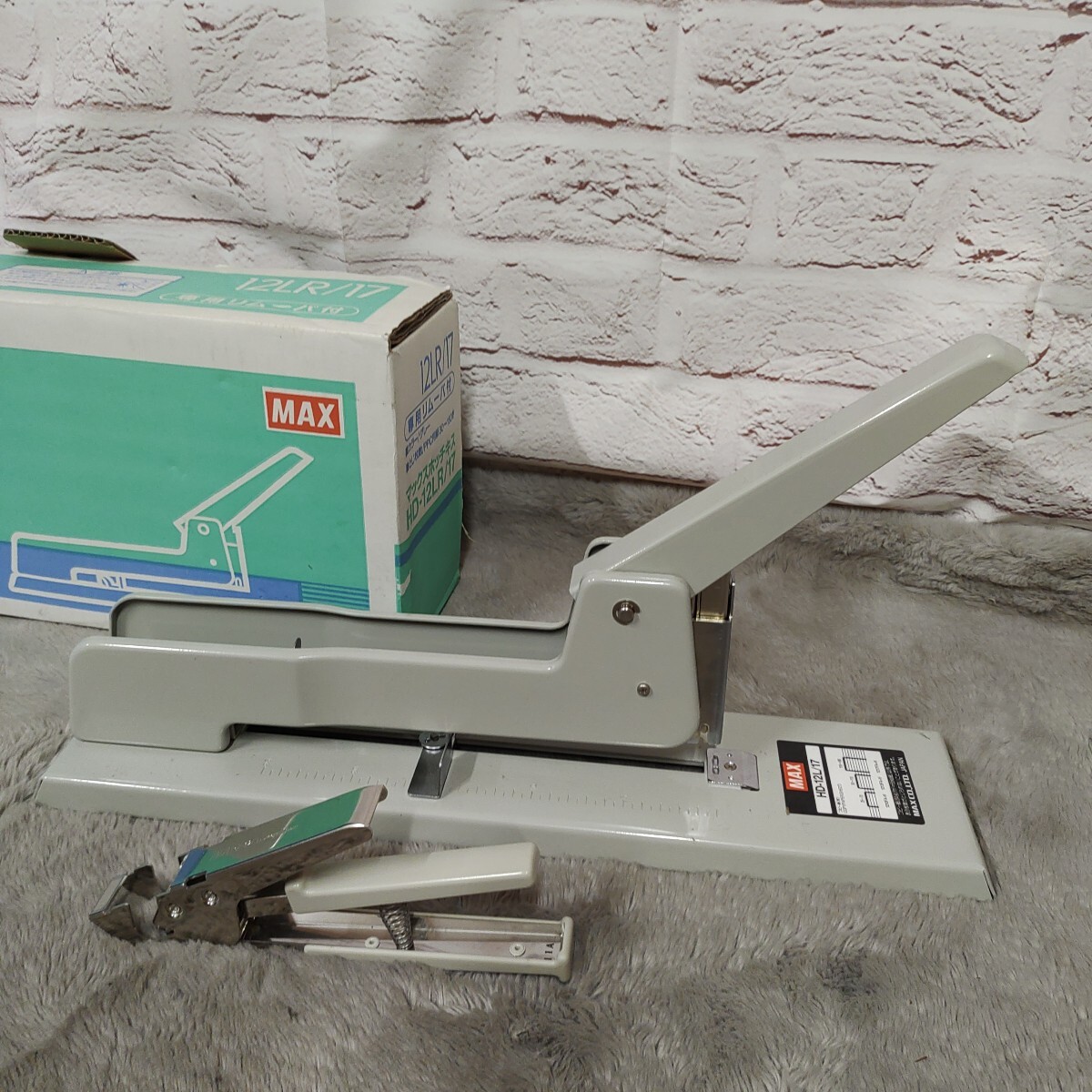 PLUS プラス★大型ホッチキス／STAPLER PLUS 3UE★替え芯付き★箱入り美品の落札情報詳細 - Yahoo!オークション落札価格検索 オークフリー