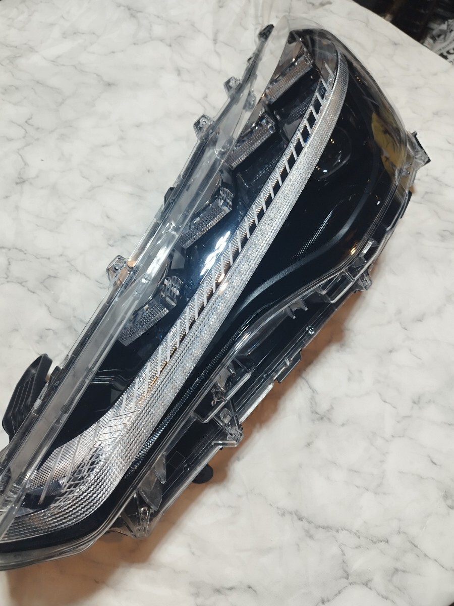 【目立った傷や汚れなし】美品★ カローラクロス ハイブリッド 10系 純正 左 LED ヘッドライト HASCO 16-177 打刻 Z ZSG10 ZVG11 ZVG15の落札情報詳細 ...