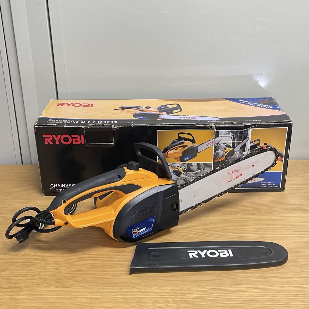 【やや傷や汚れあり】 RYOBI チェーンソー リョービ 電動工具 チェンソー CS-3001 SAW CHAIN 90SG-45 箱付き ...