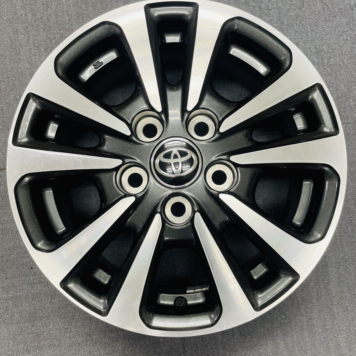 【目立った傷や汚れなし】J19★新車外し ノア・ヴォクシー・エスクァイア 80系 ZRR80 ZWR80 後期 純正 15インチ アルミ ホイール1本★15x6.0J PCD114.3 ...