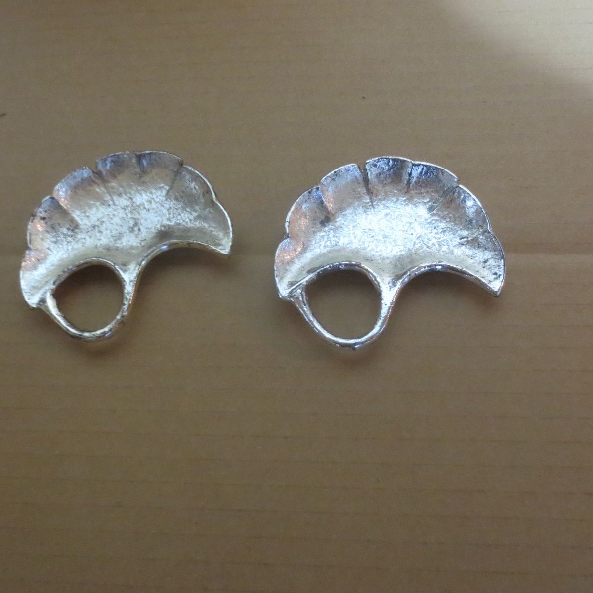 【やや傷や汚れあり】ホテルオークラ 銀杏葉 銀仕上げ小皿 2枚の落札情報詳細 - Yahoo!オークション落札価格検索 オークフリー