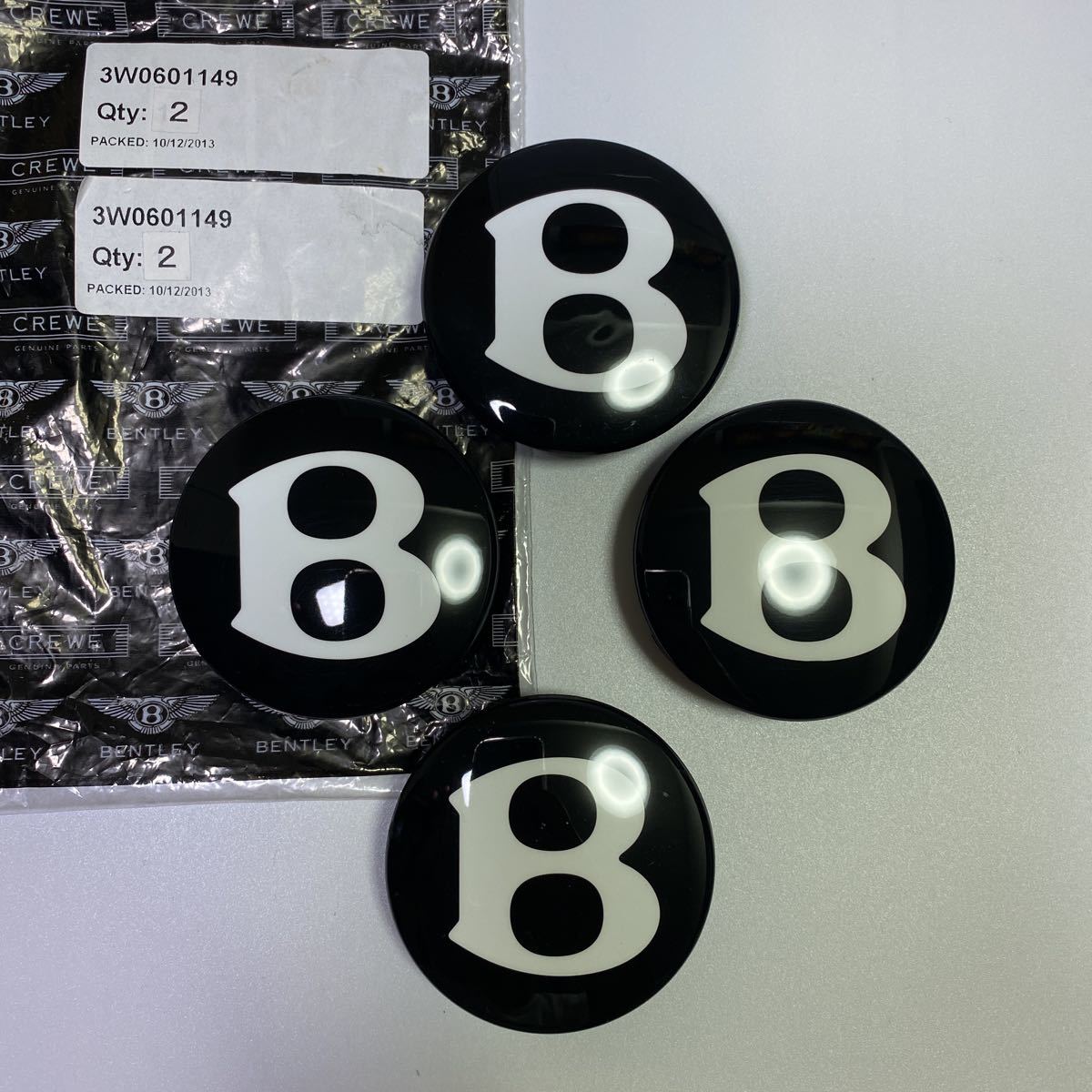 【未使用】送料無料 ベントレー 純正 コンチネンタルGT GTC フライングスパーブラック ホイールセンターキャップ 4個セット純正 ...