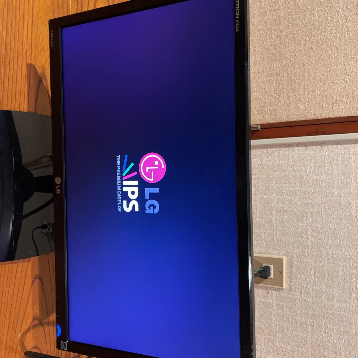 【やや傷や汚れあり】PCモニター LG製 27インチ FLATRON E2742V-BN 2012年製 HDMI・DVI・D-SUB動作確認 ...