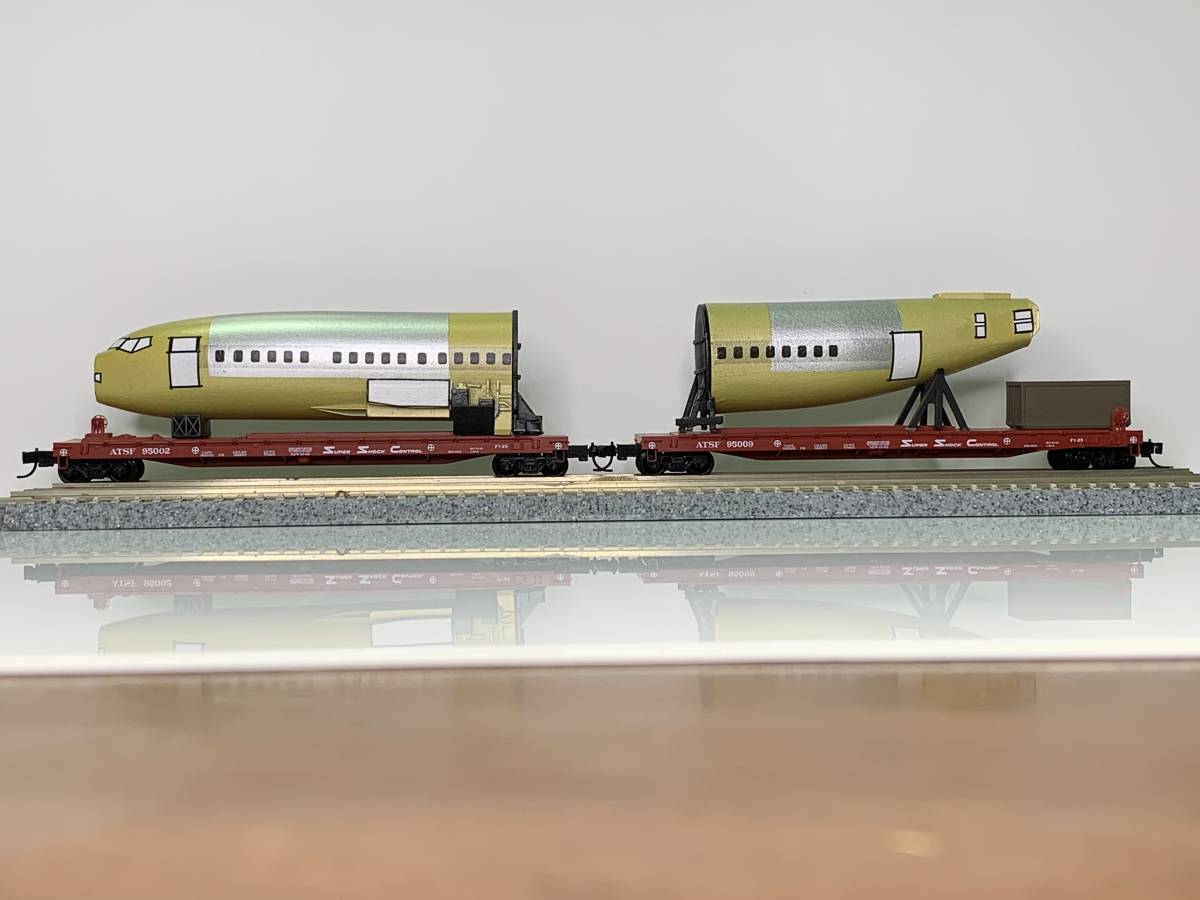 【未使用に近い】【製作済】993 02 181 (N)航空機胴体輸送用フラットカー ATSF [AT&SF Two Pack with ...