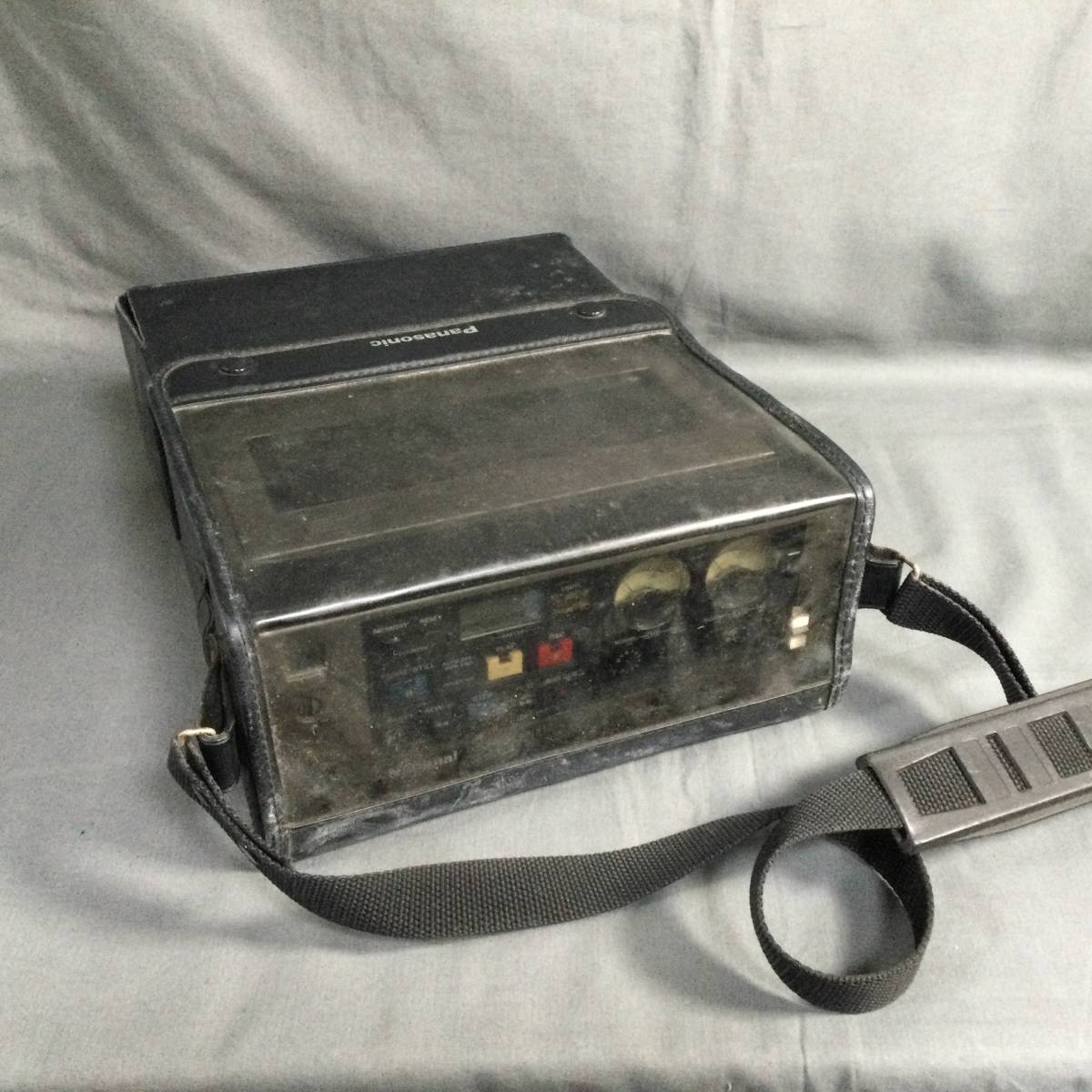 【傷や汚れあり】$ 1/17 225983 National AG-6400 VHS HQ Portable Video Cassette ...