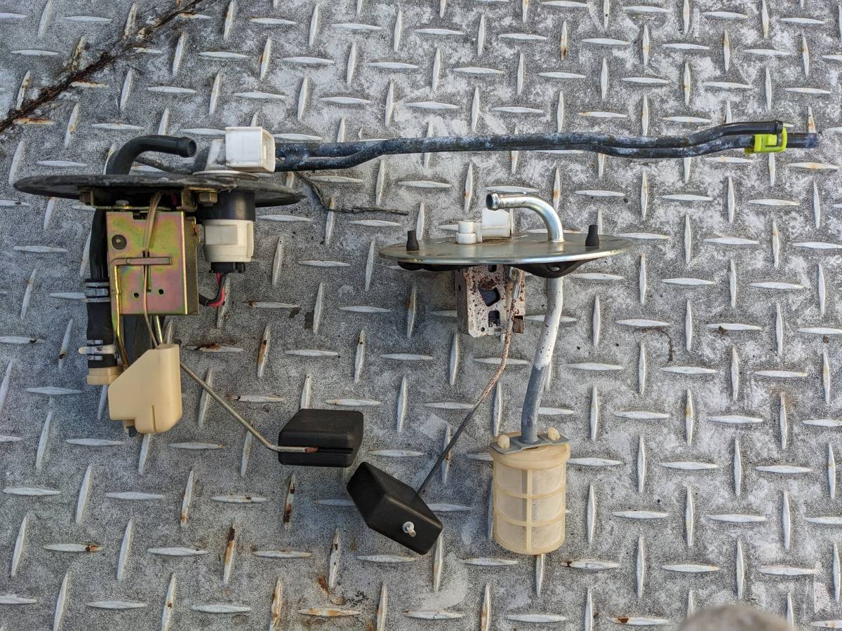 【やや傷や汚れあり】希少 CP9A CN9A ランエボ 4 5 6 燃料ポンプユニット 錆なし フューエルポンプ レストア等に ランサー ...