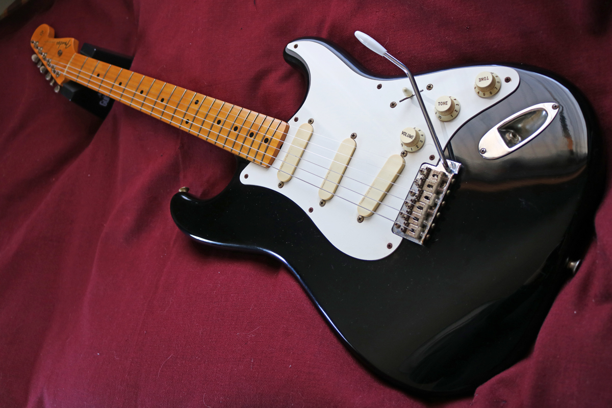 【傷や汚れあり】【Fender Japan】ST54-85LS（BLK）'54 Stratocaster（Lace-Sensor Gold ...