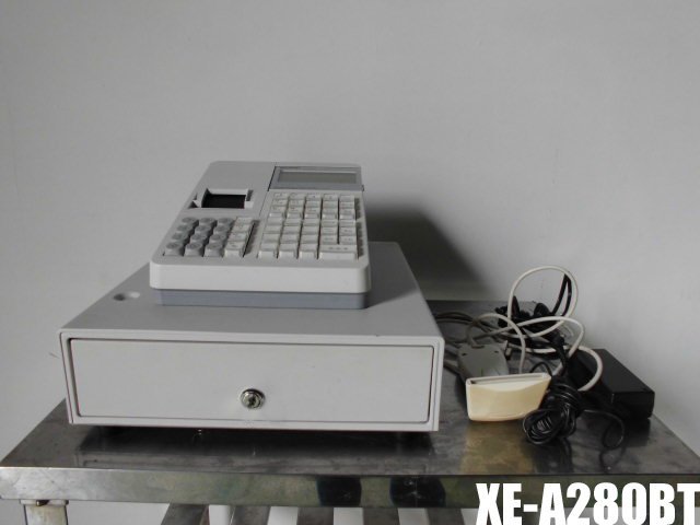 【傷や汚れあり】中古厨房 シャープ SHARP 業務用 電子 レジスター XE-A280BT KI-OE2409RCZ1 100V 20部門 登録桁数合計7桁 9金種 ハンドスキャナ付き Kの ...